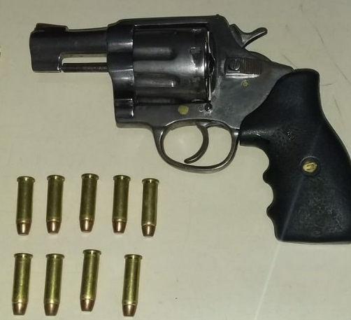 PM prende homem e apreende arma de fogo no Vale Dourado – Jornal O ... PM prende homem e apreende arma de fogo no Vale Dourado – Jornal O ...